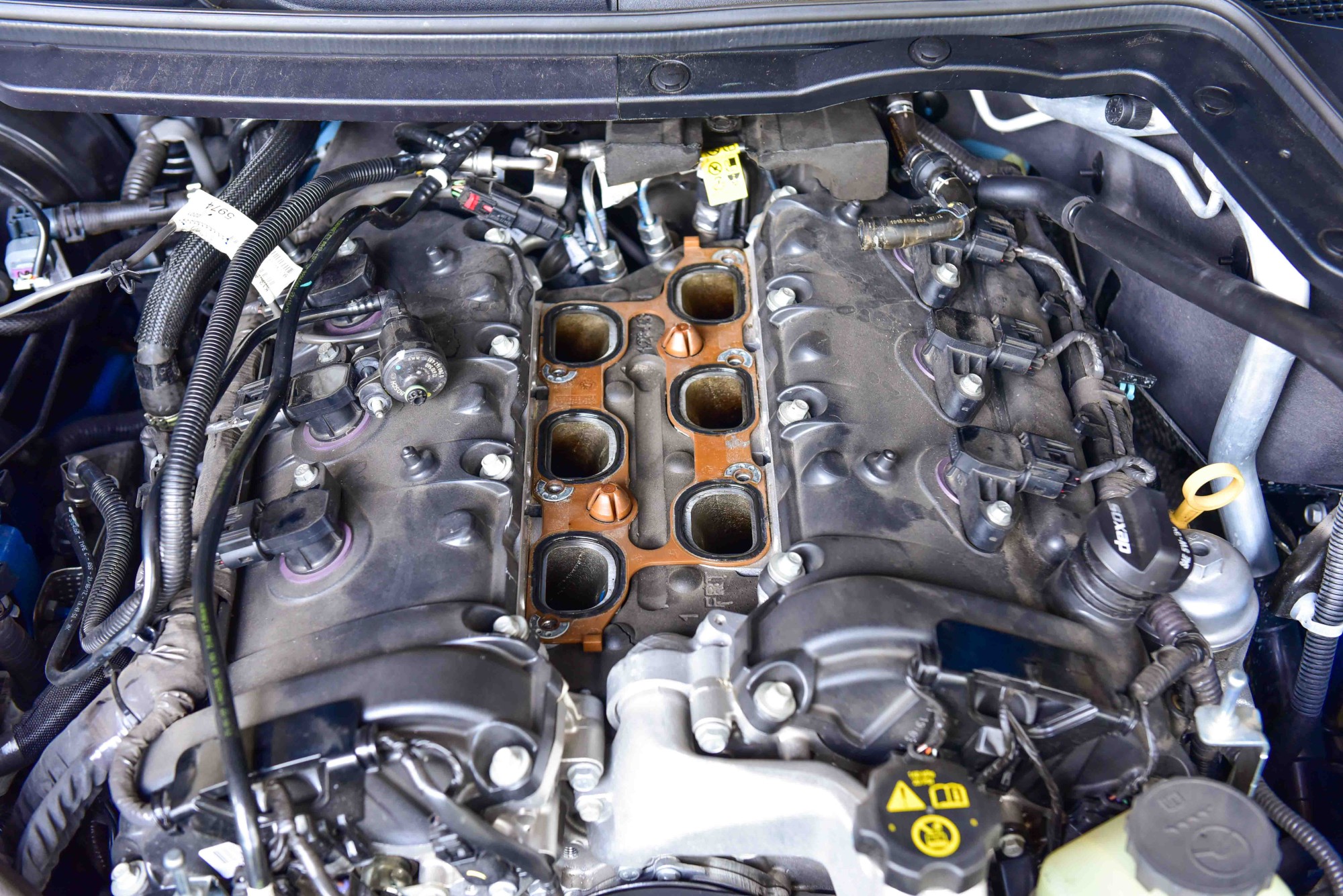 Manifold Insulator / Spacer Installation – VE Commodore | AutoInstruct Manifold Insulator / Spacer Installation – VE Commodore | AutoInstruct