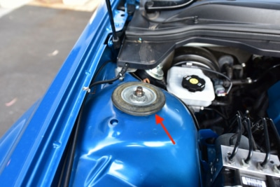 Front Strut Removal – VE Commodore | AutoInstruct