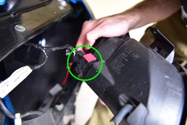 Removing Headlights – VE Commodore | AutoInstruct