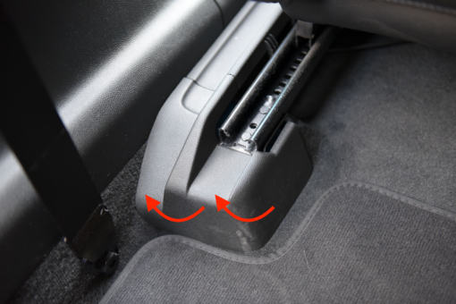 Door Sill Trim Removal – VE Commodore – AutoInstruct