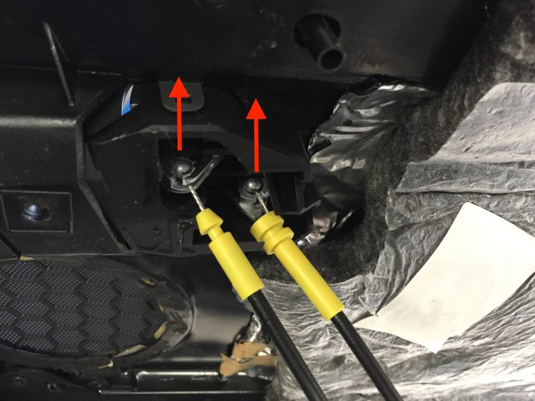 Removing Front Door Trims – VE Commodore – AutoInstruct